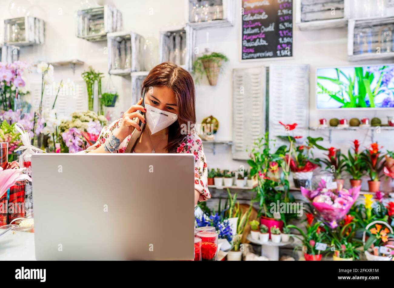 Woman about to order hi-res stock photography and images - Alamy