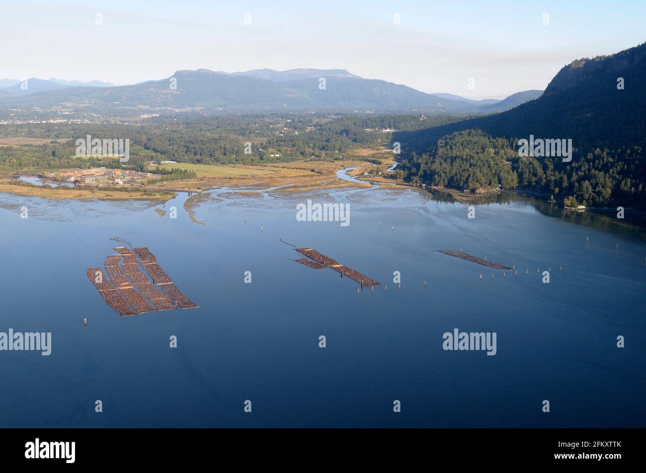 Log booms in bay hi-res stock photography and images - Alamy