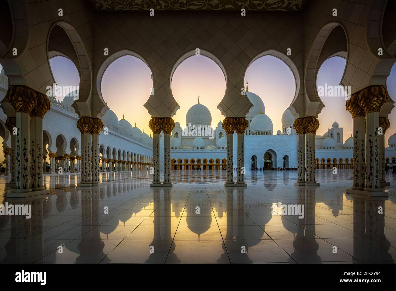 Columns and arches of the Sheikh Zayed Grand Mosque in Abu Dhabi at ...