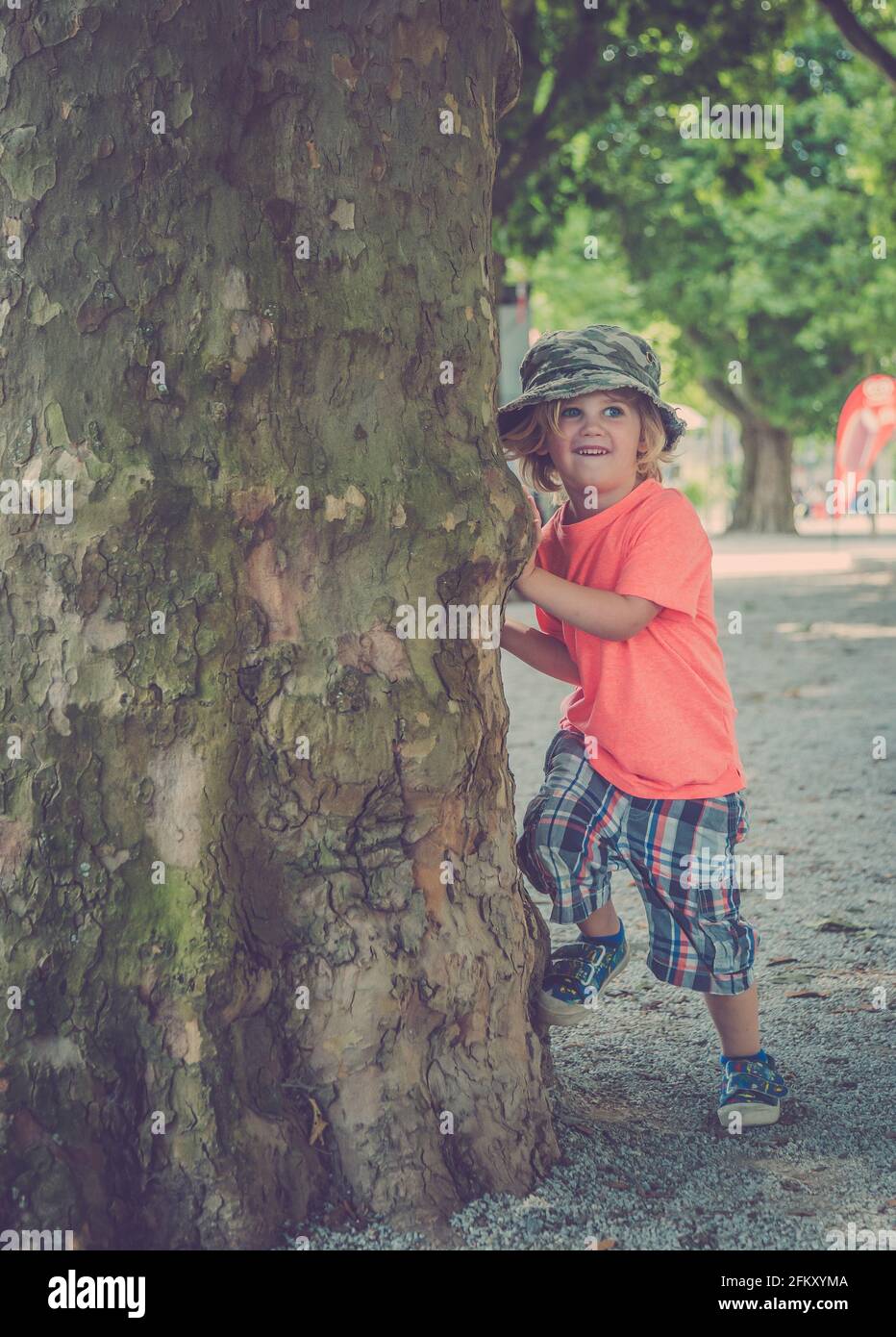 Children standing under a tree hi-res stock photography and images - Alamy