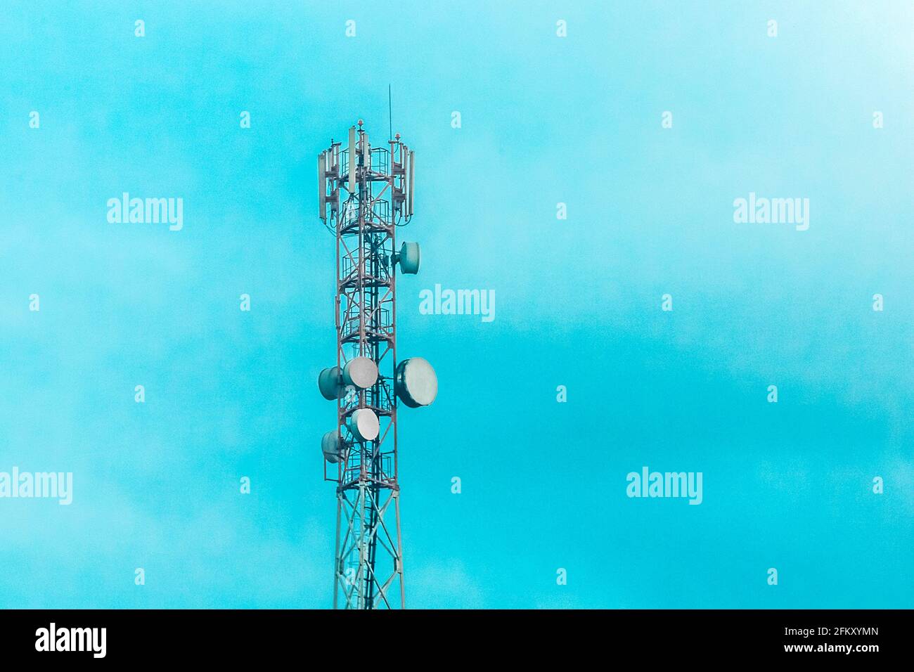 Mobile network tower hi-res stock photography and images - Alamy