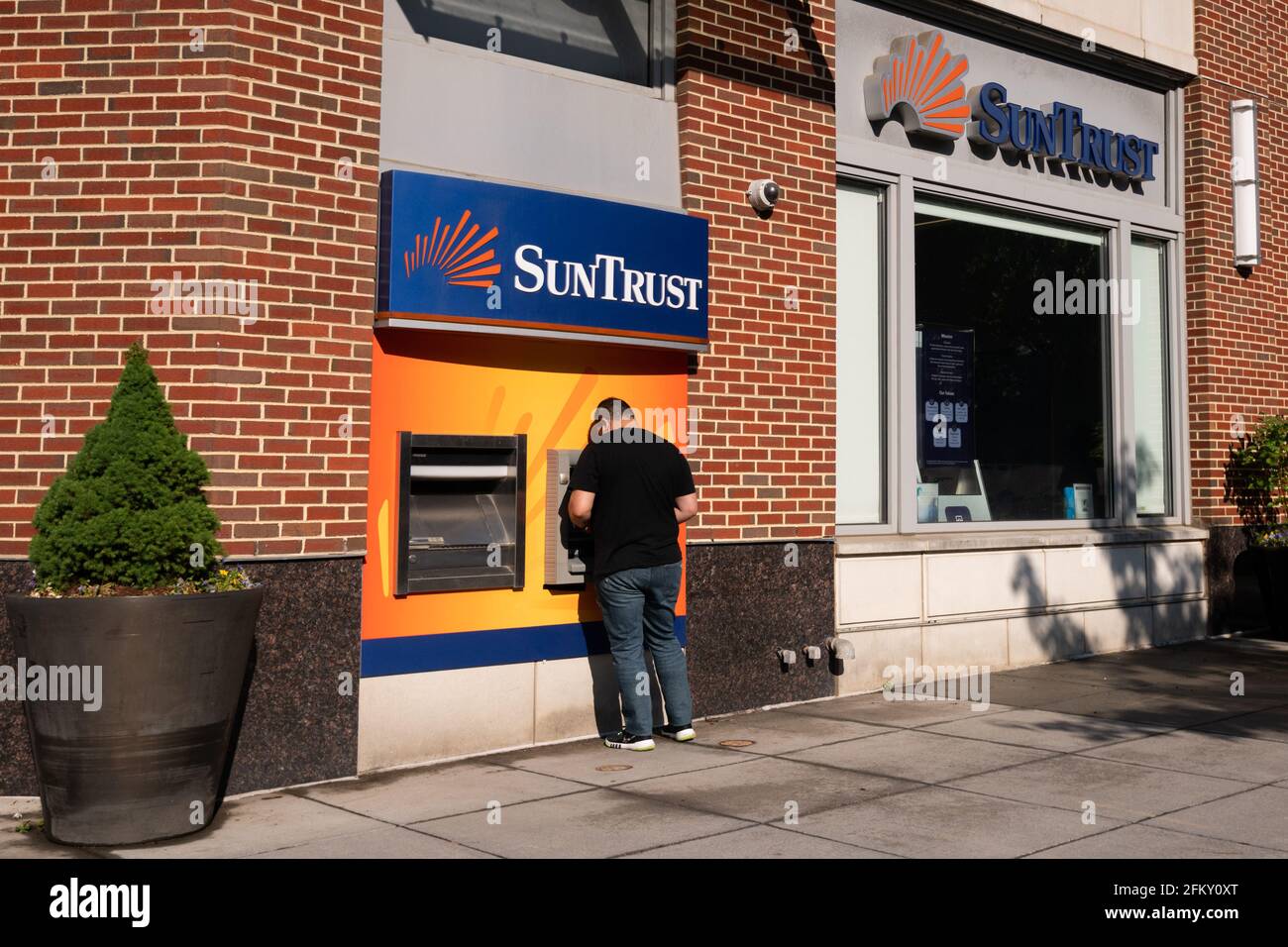 Suntrust logo hi-res stock photography and images - Alamy