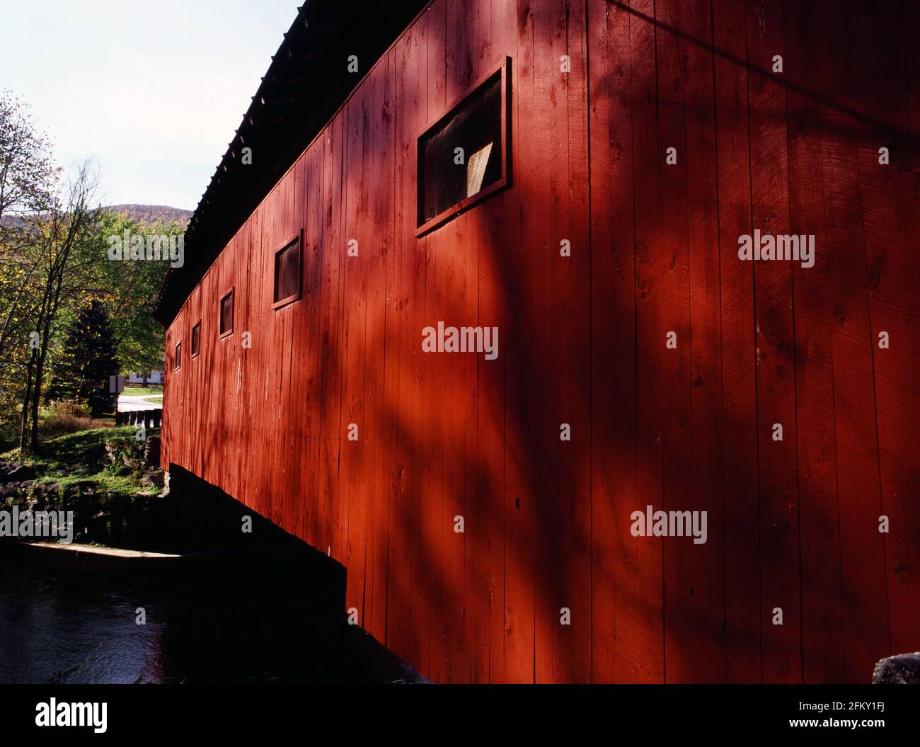 West Arlington Vermont covered bridge Stock Photo - Alamy
