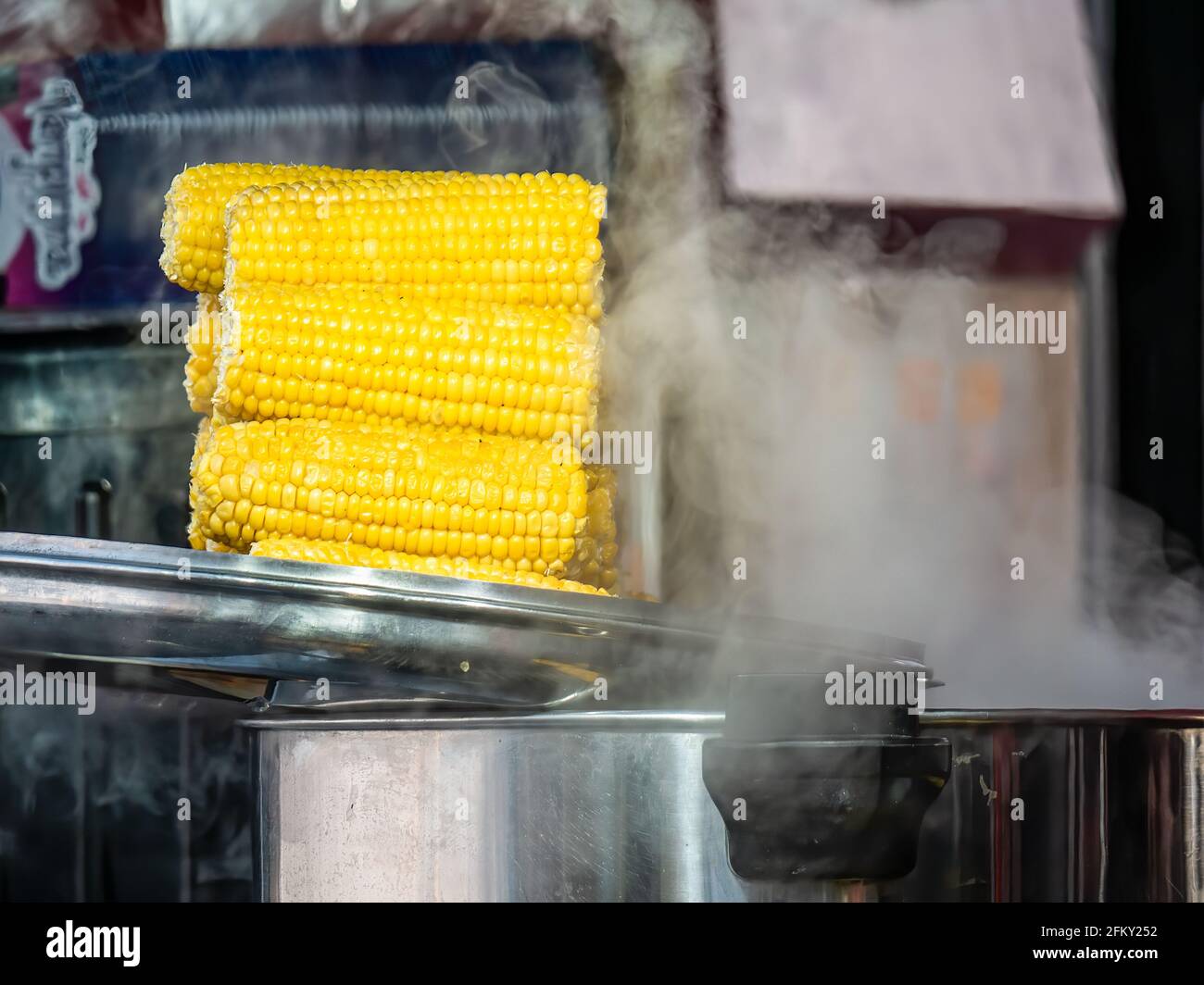 Fresh steamed corn on the cob Stock Photo - Alamy