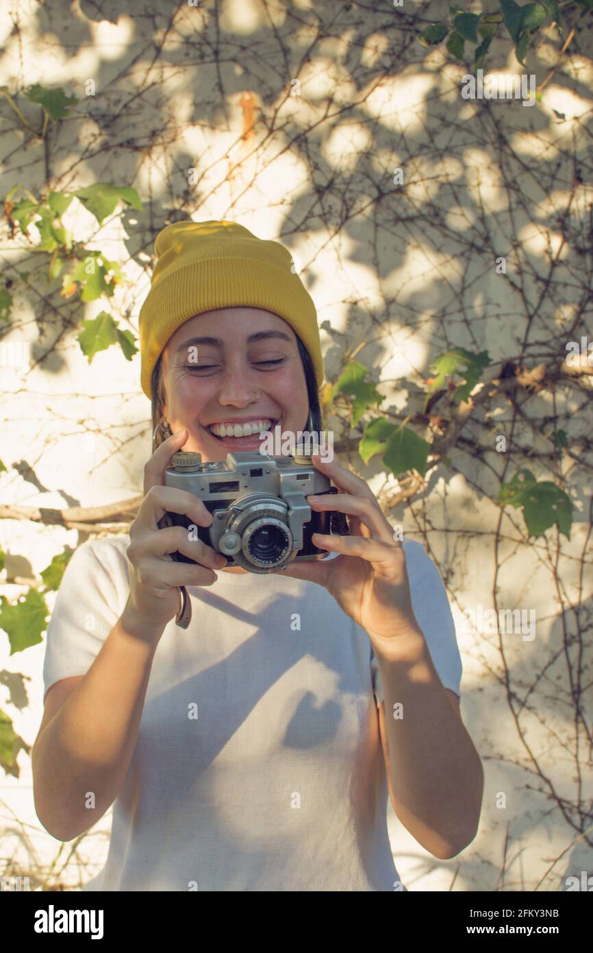 Woman with old camera Stock Photo - Alamy