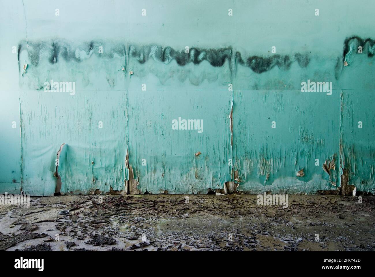 Decaying industrial building hi-res stock photography and images - Alamy