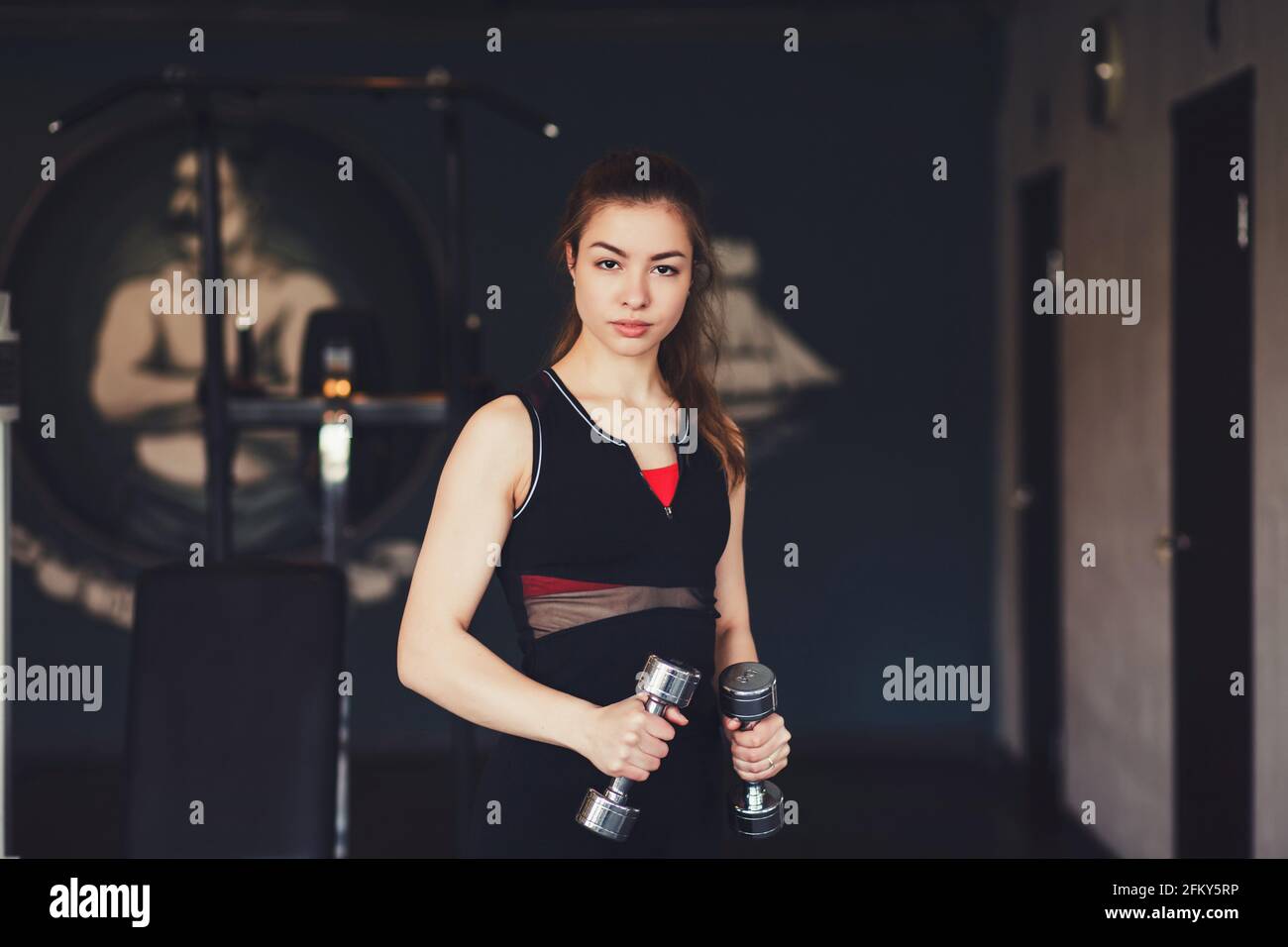 Strong fit woman hi-res stock photography and images - Alamy