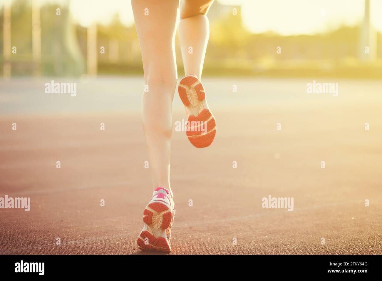 Lady running hi-res stock photography and images - Alamy