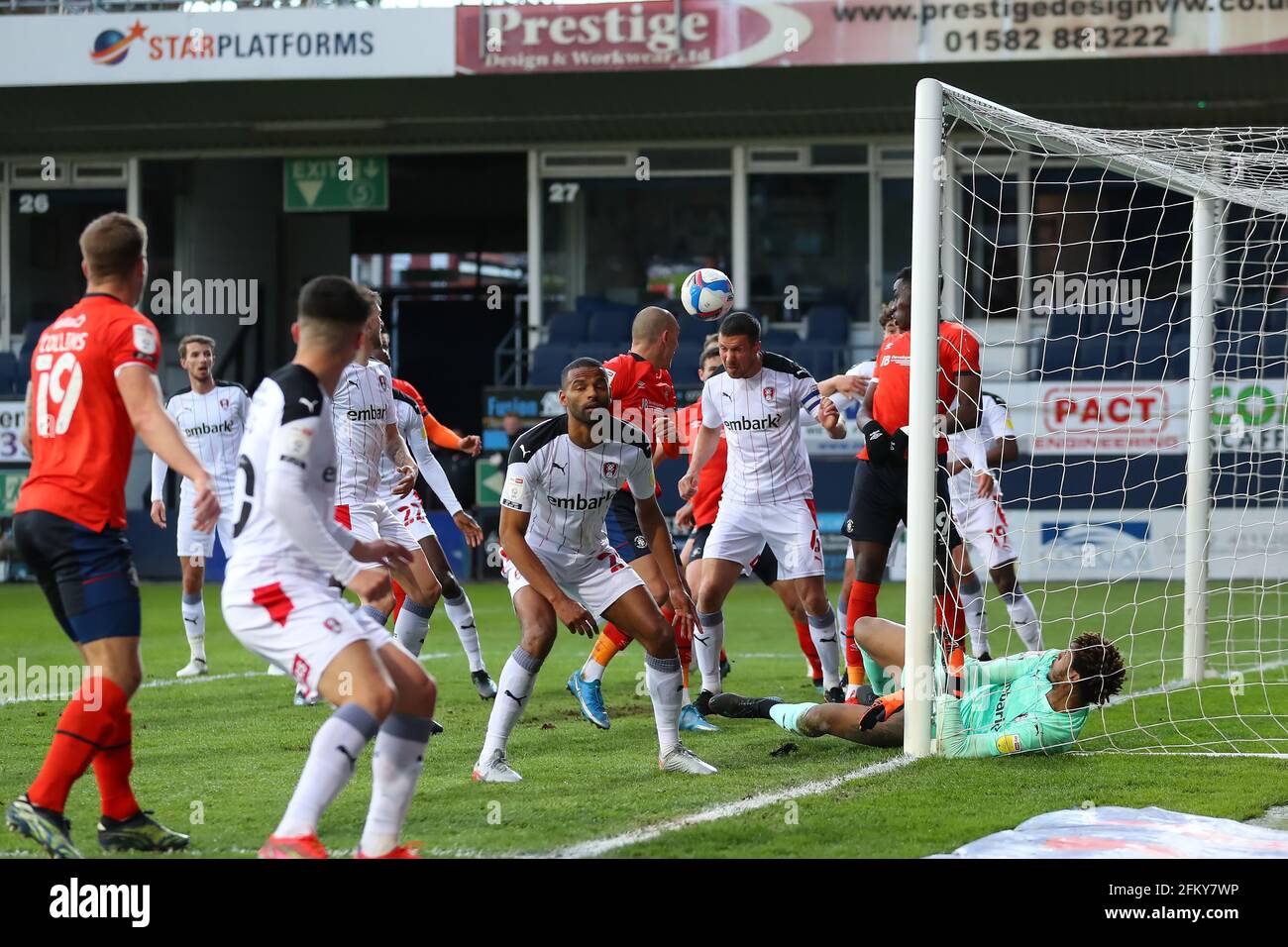 Luton, UK. 4th May, 2021. English Football League Championship Football ...