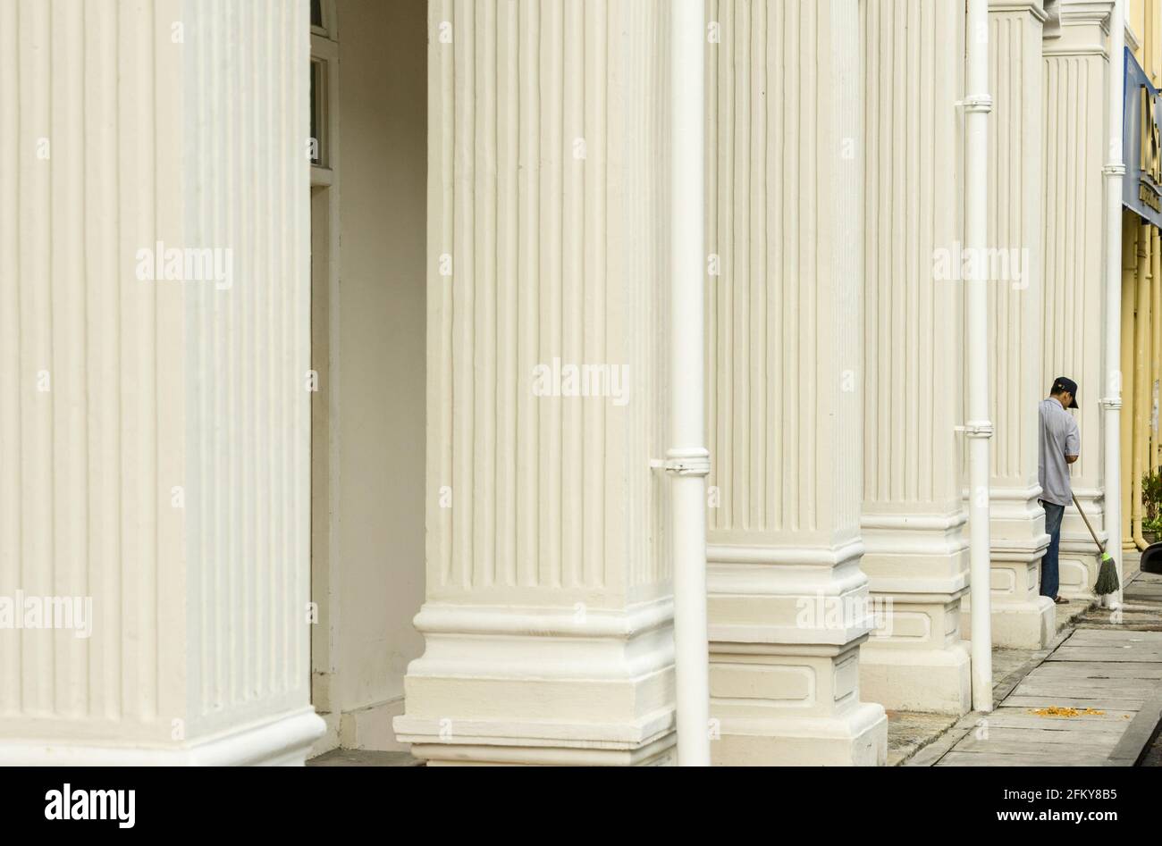 Malaysia colonial architecture columns hi-res stock photography and ...