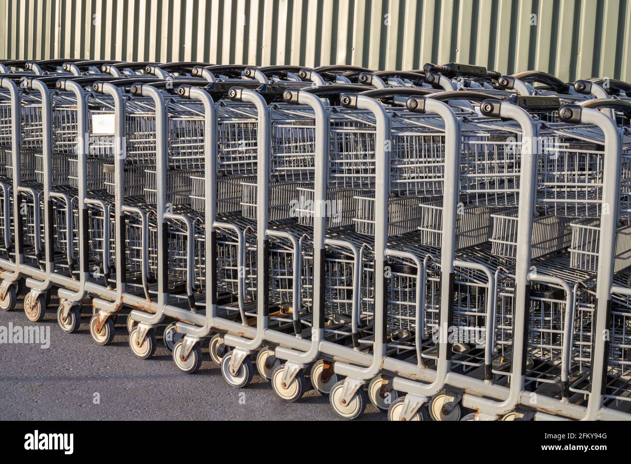 Supermarket carts hi-res stock photography and images - Alamy