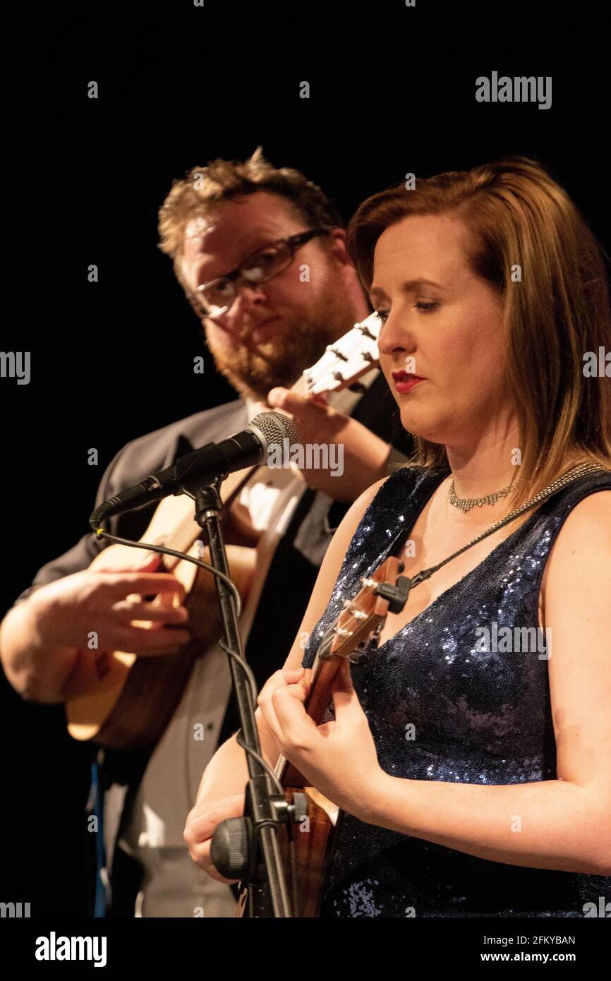 Ukulele playing, opera singing and very funny duo Opera-lele Stock ...