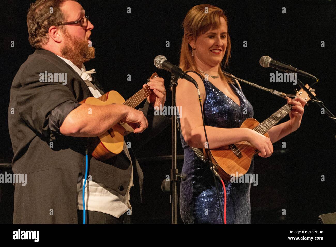 Ukulele playing, opera singing and very funny duo Opera-lele Stock ...