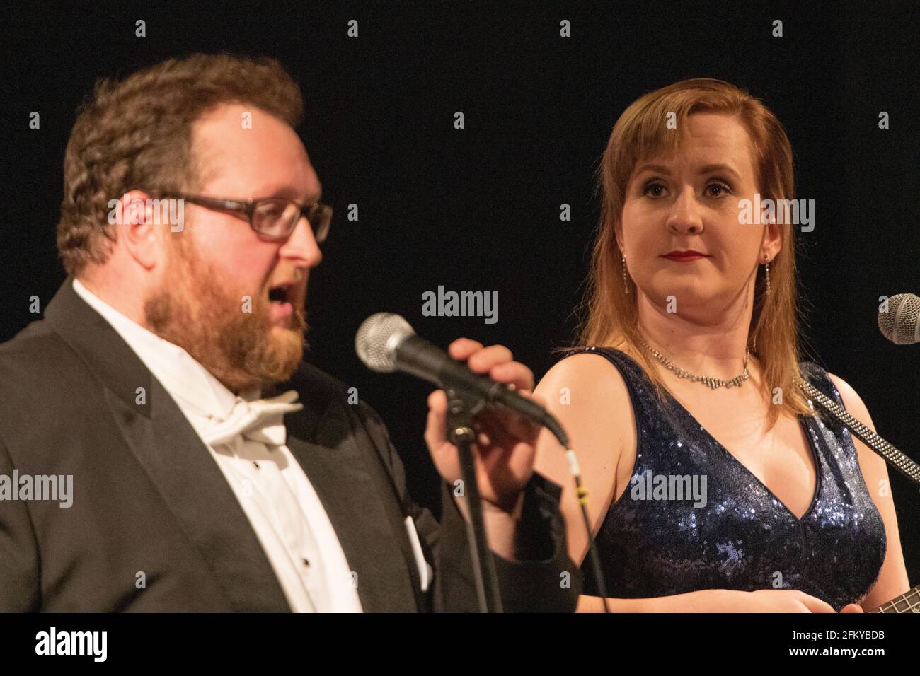 Ukulele playing, opera singing and very funny duo Opera-lele Stock ...