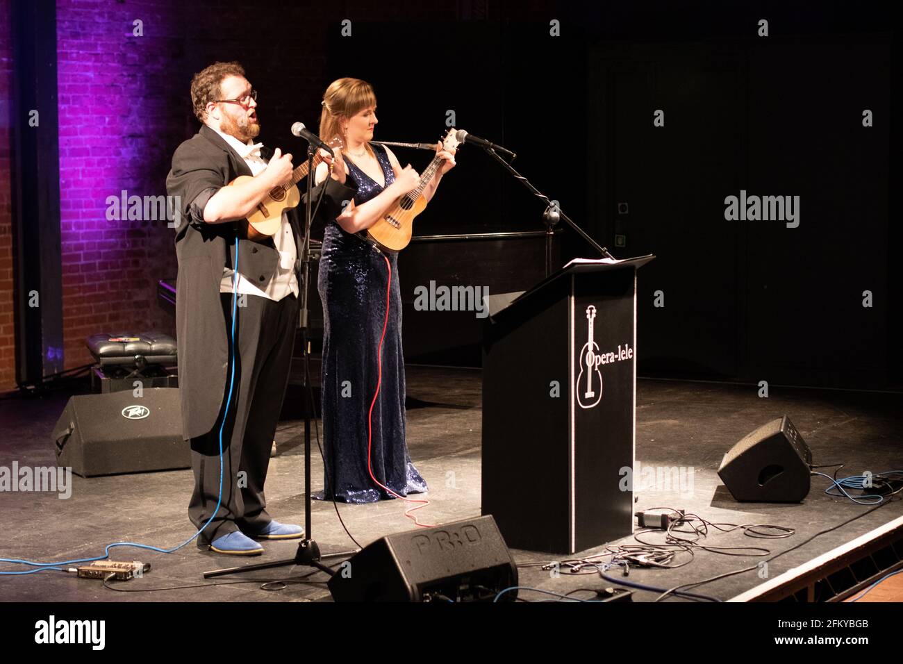 Ukulele playing, opera singing and very funny duo Opera-lele Stock ...