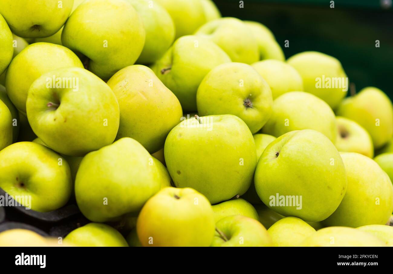 Bunch of green and red apples on boxes in supermarket and market Stock ...