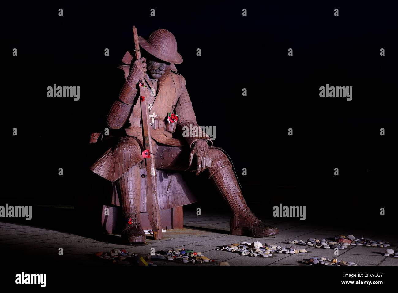 World War 1 statue by Ray Lonsdale, entitled 'Eleven o one' & located ...