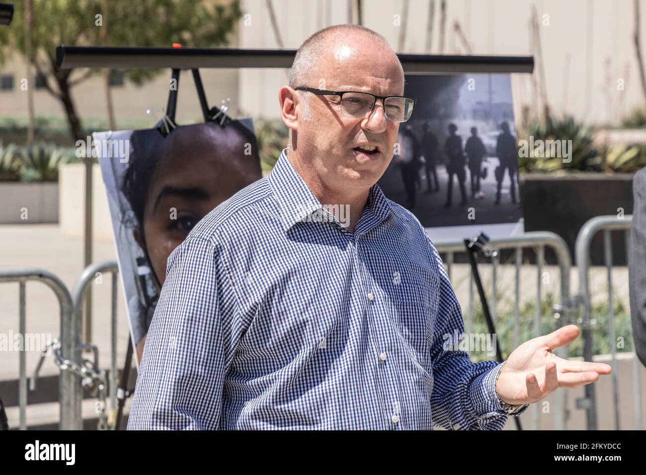 Lapd officers hi-res stock photography and images - Alamy