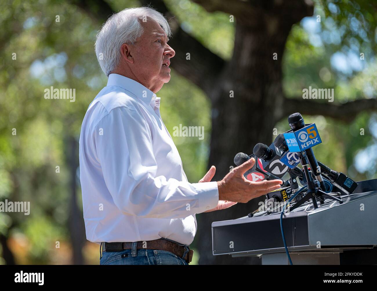 Gavin newsom french laundry hi-res stock photography and images - Alamy