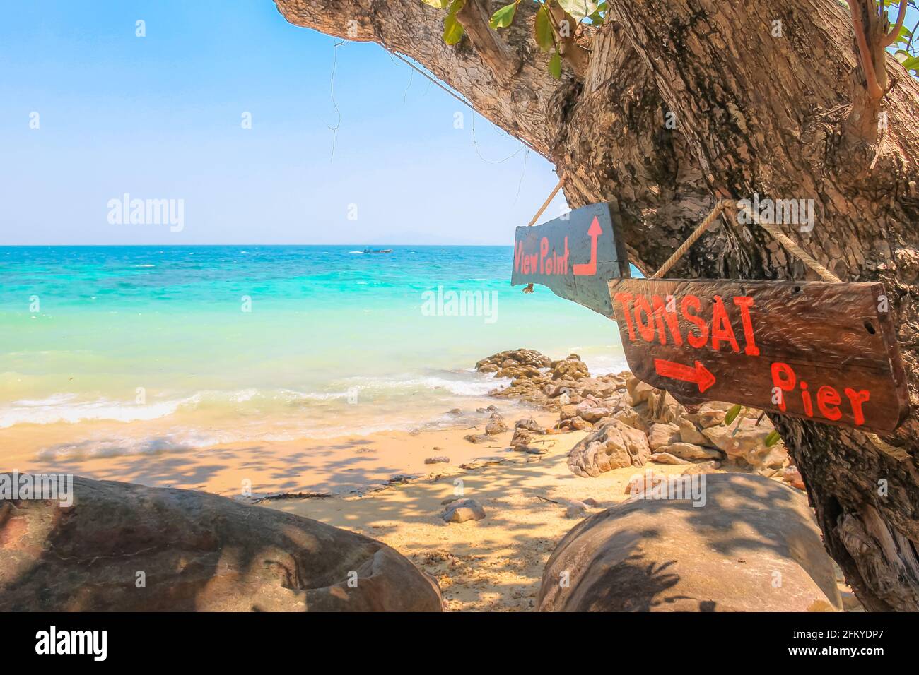 Idyllic tropical blue, turquoise aqua marine water at Loh Moo Dee Beach ...