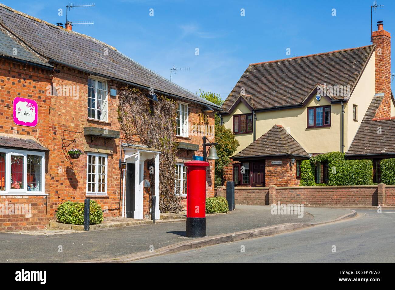Welford on avon bell inn hi-res stock photography and images - Alamy