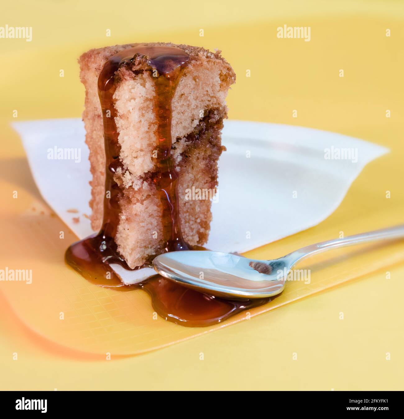 Quarter cut cake hi-res stock photography and images - Alamy