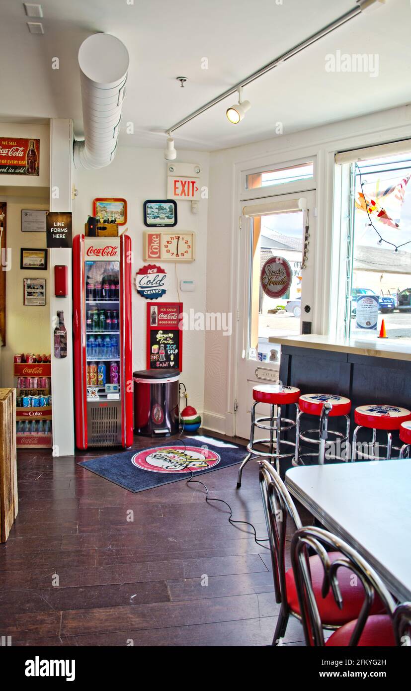 Small diner and convenience store, Maryland, USA Stock Photo - Alamy