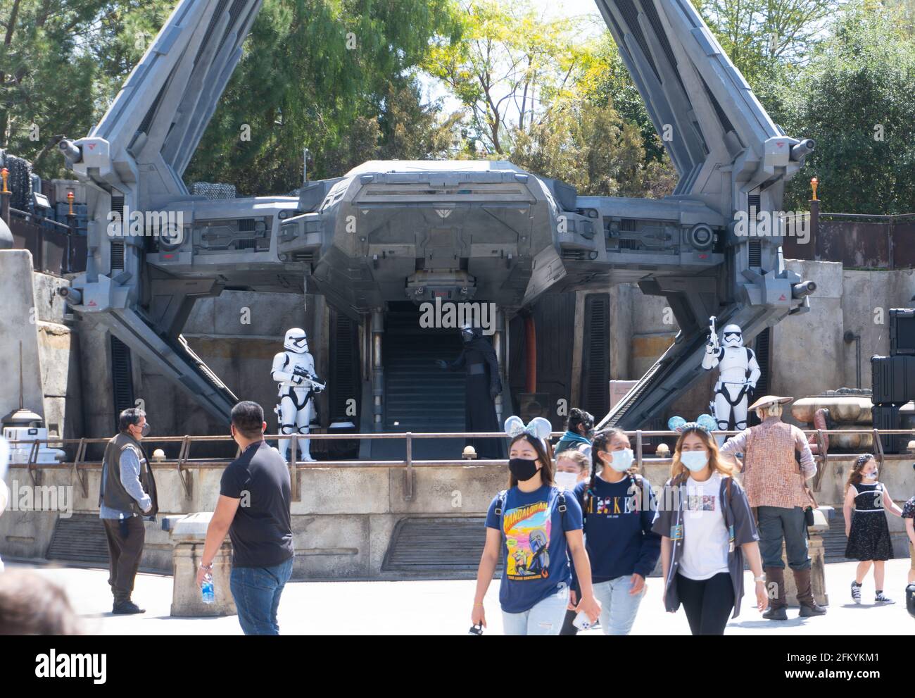 Tourists in masks watching a show in Galaxy's Edge / Star Wars Land of ...