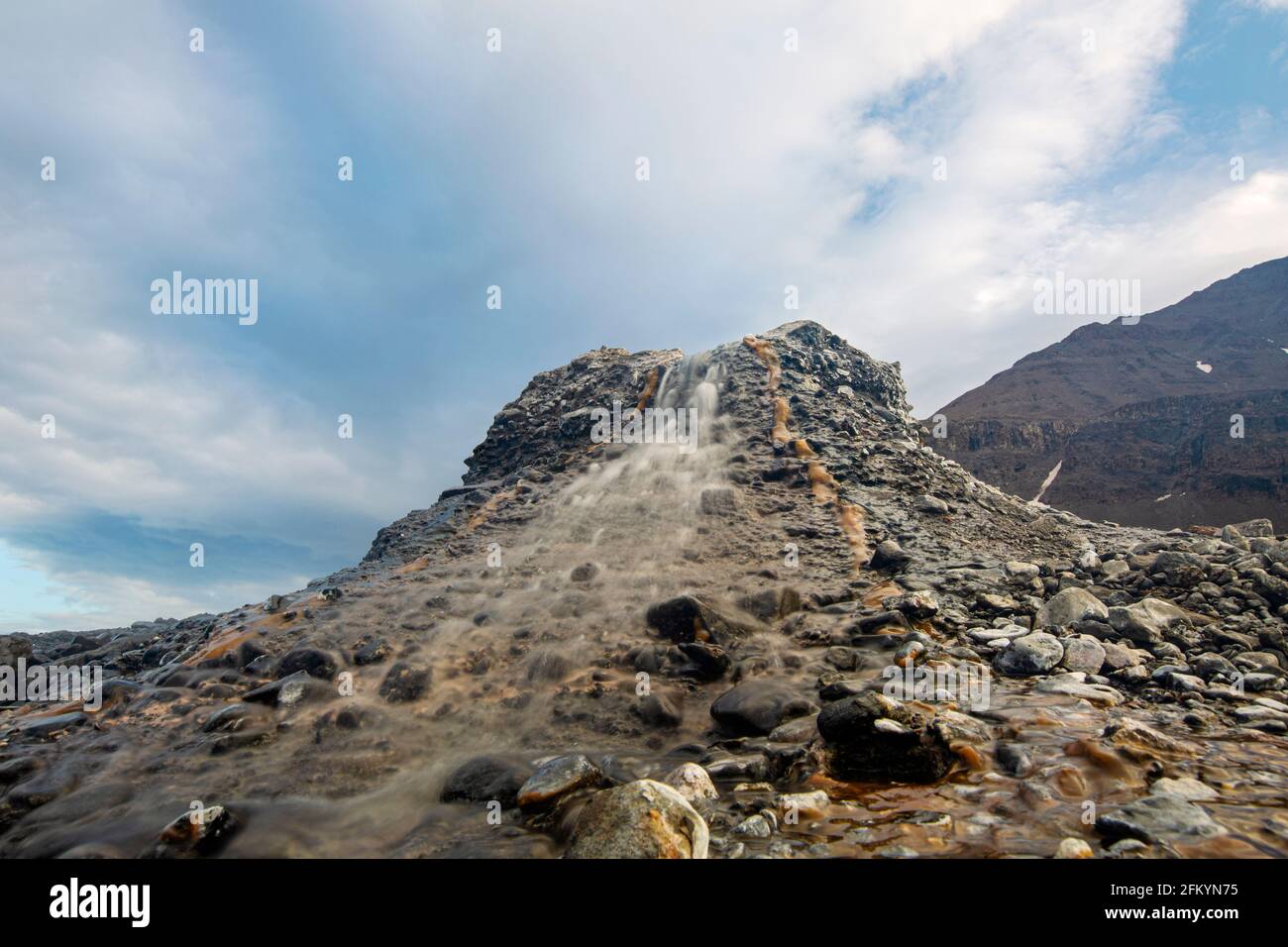 The hot springs at Rømer Fjord, Scoresbysund, eastern Greenland Stock ...