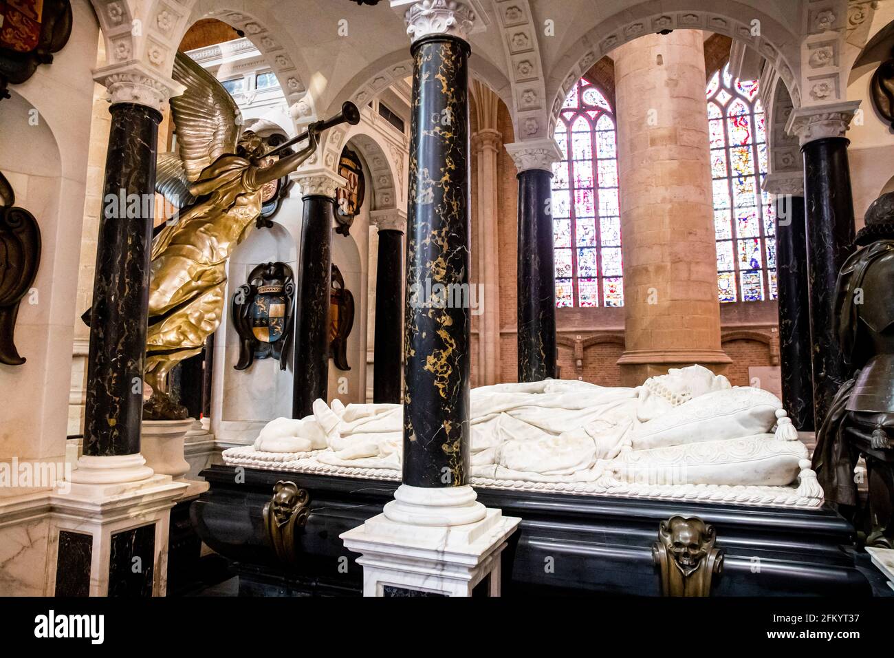 Royal Monument of Willem van Oranje and entrance of the Dutch Royal ...