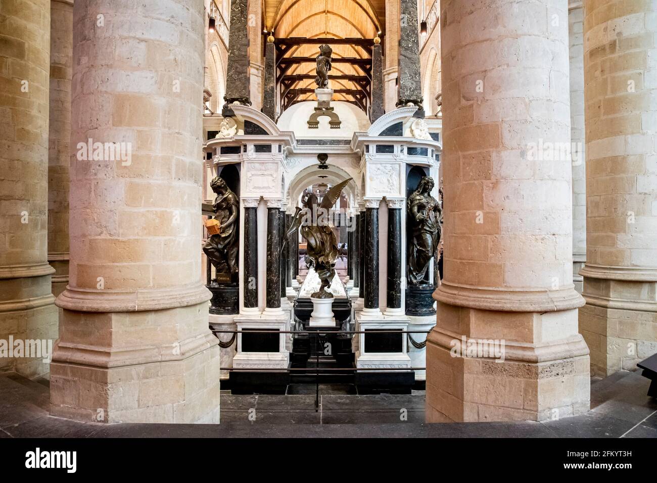 Royal Monument of Willem van Oranje and entrance of the Dutch Royal ...