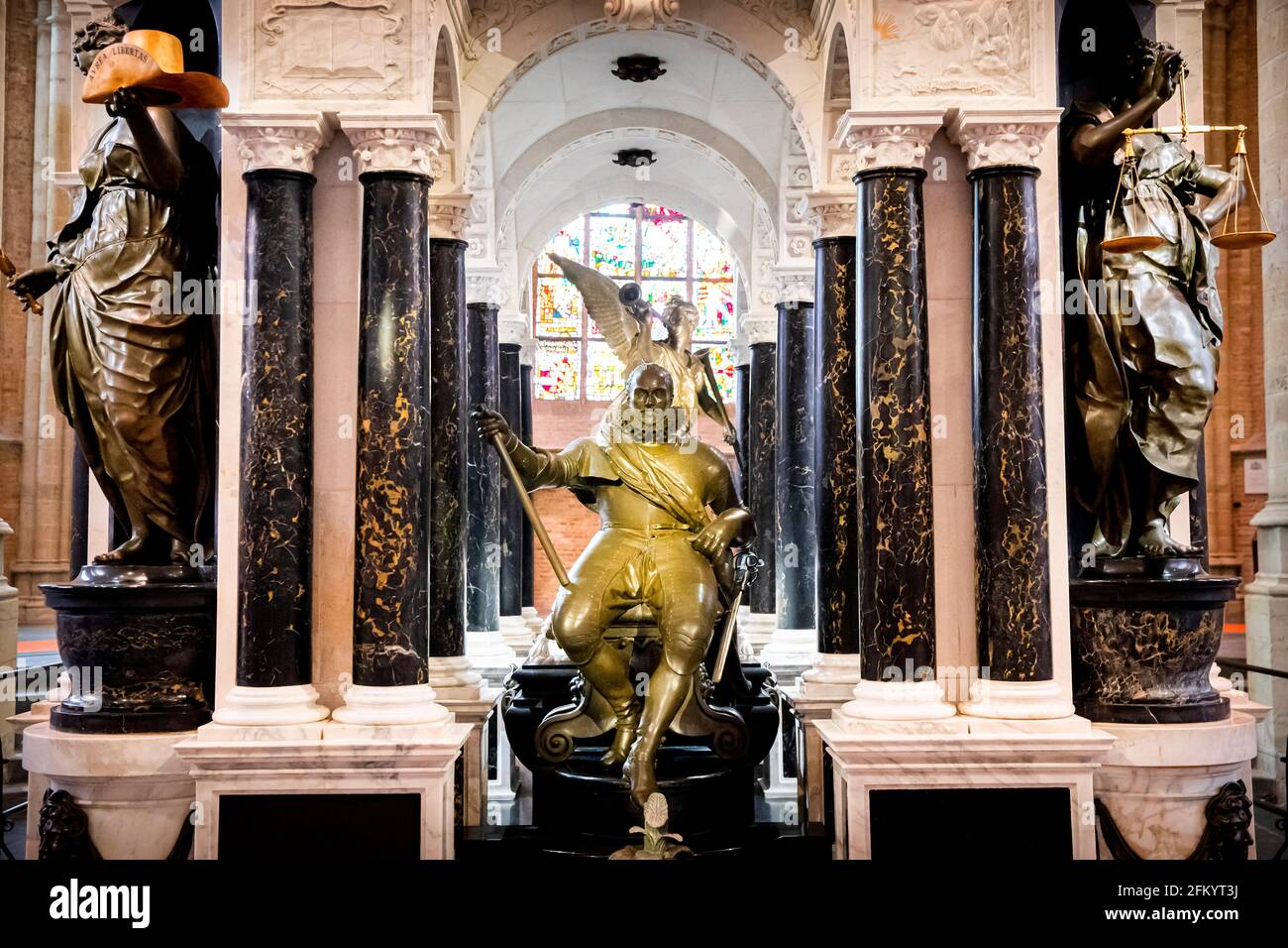 Royal Monument of Willem van Oranje and entrance of the Dutch Royal ...