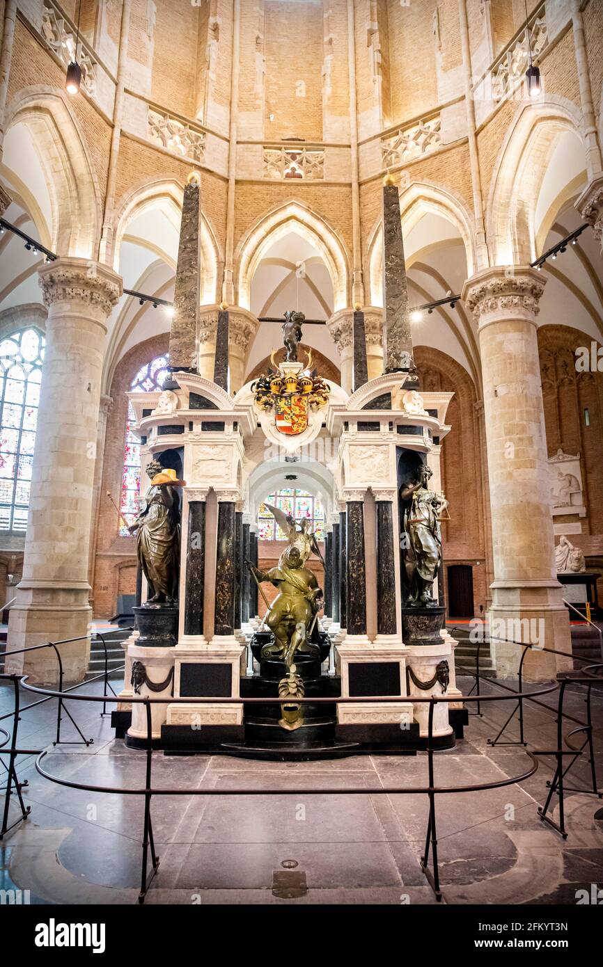Royal Monument of Willem van Oranje and entrance of the Dutch Royal ...