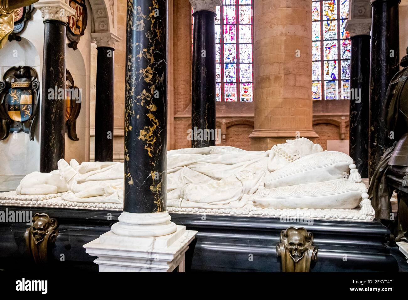 Royal Monument of Willem van Oranje and entrance of the Dutch Royal ...