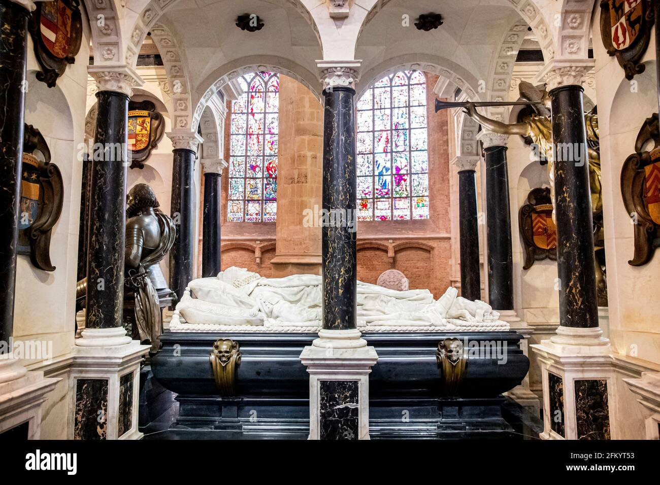 Royal Monument of Willem van Oranje and entrance of the Dutch Royal ...