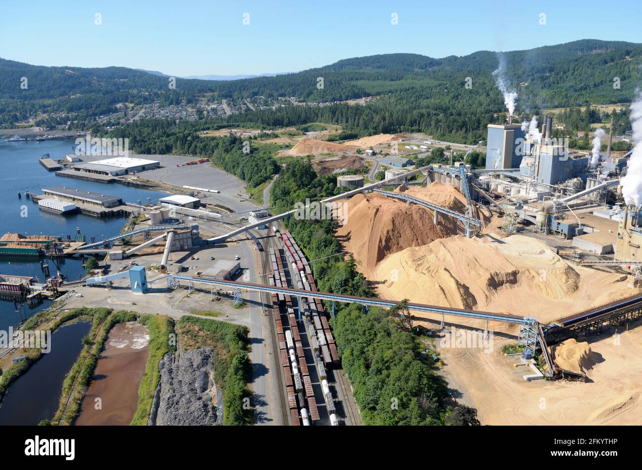 Catalyst pulp mill in crofton hi-res stock photography and images - Alamy