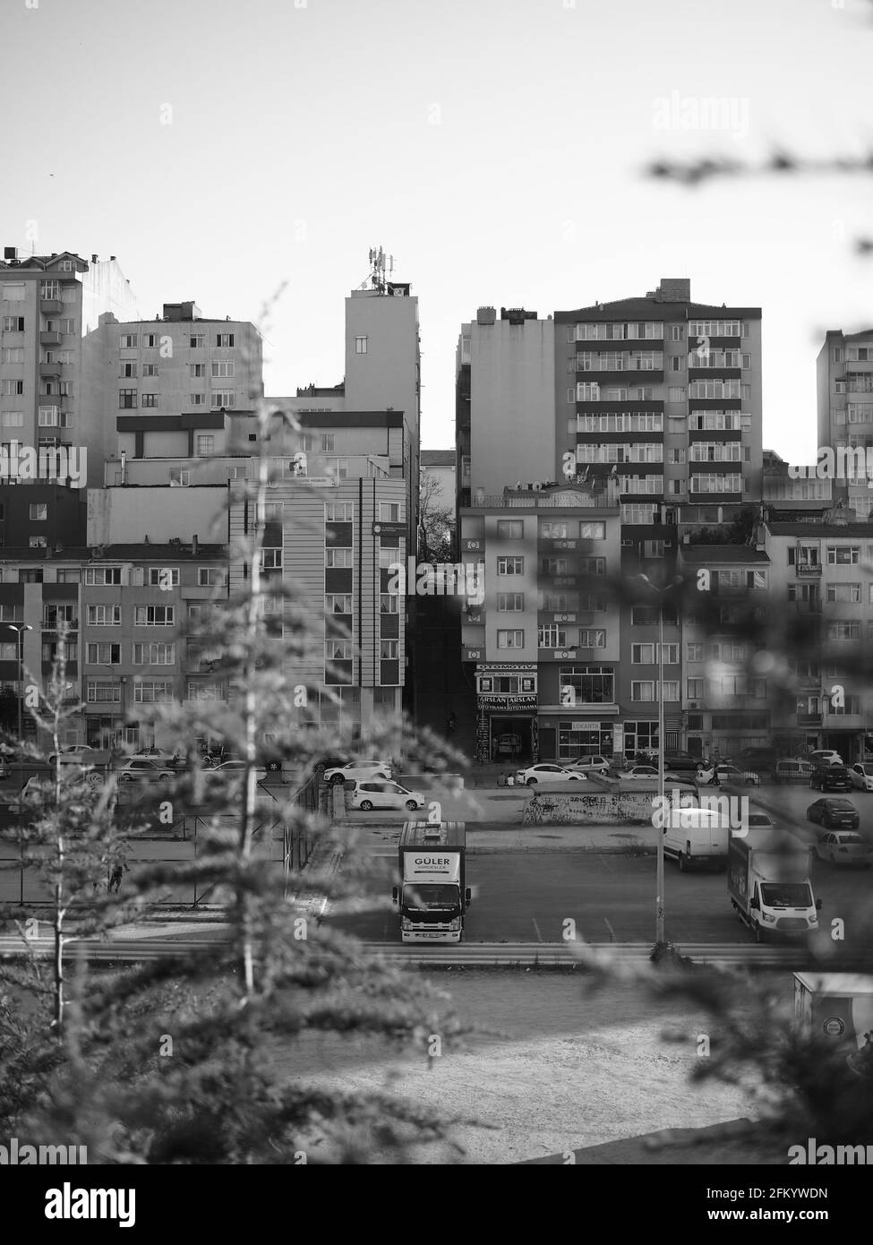 Narrow space in between buildings Stock Photo - Alamy