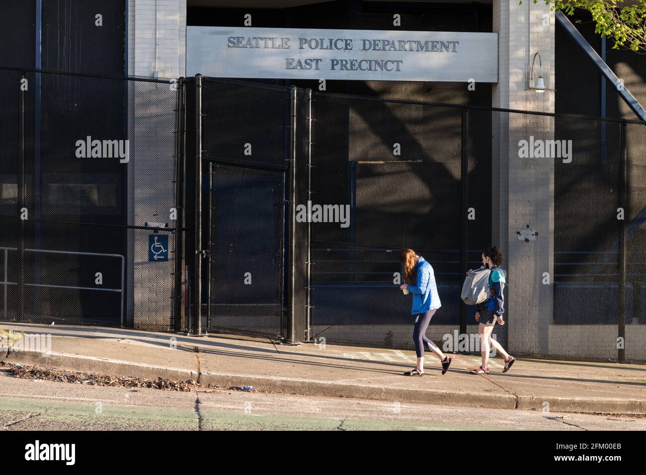 Seattle, USA. 4th May, 2021. Late in the day people passing the East ...