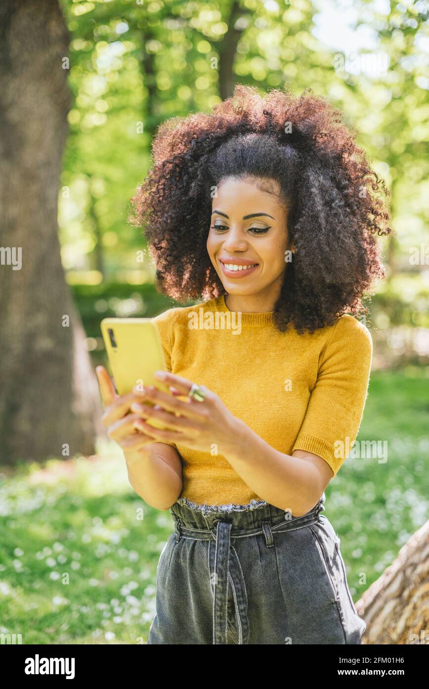 Mobile typing hi-res stock photography and images - Alamy