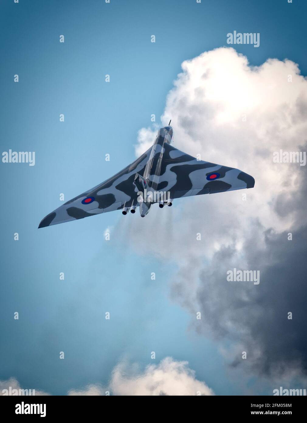 Avro vulcan raf camouflage hi-res stock photography and images - Alamy