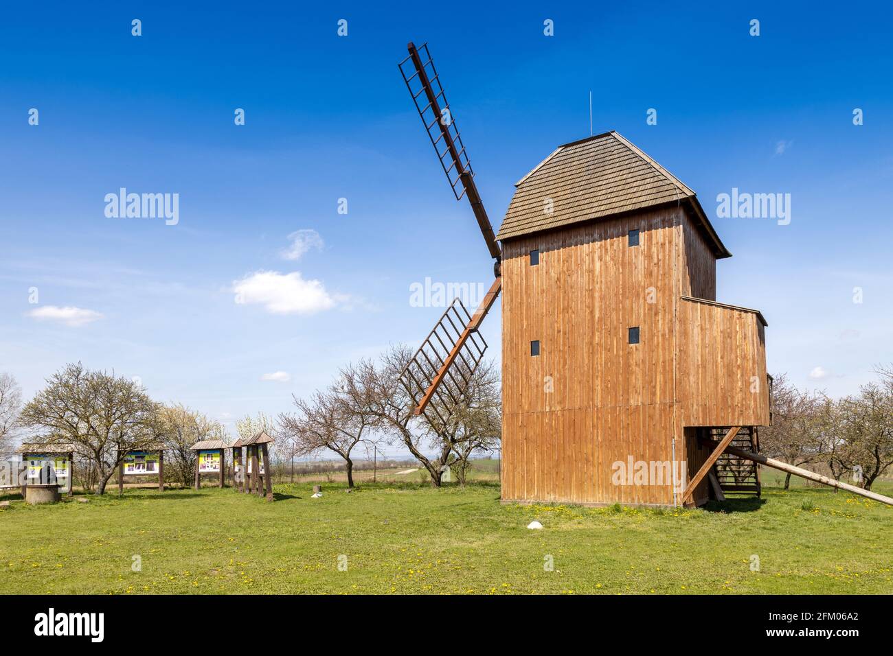 Větrný mlýn Starý Poddvorov, Slovacko, Morava, Ceska republika / Wind ...