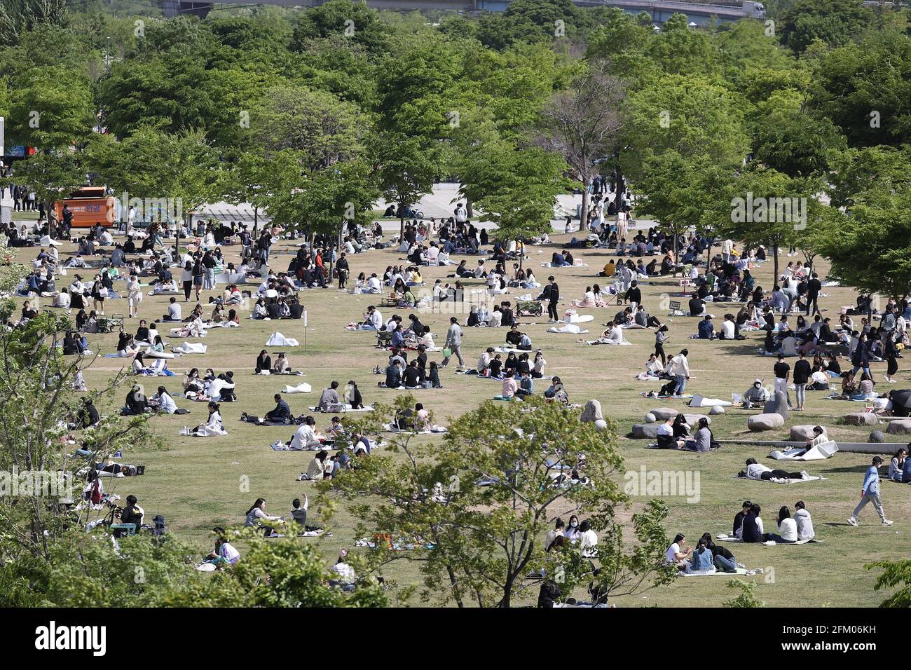 Crowded park in Seoul A Han River park in western Seoul is crowded with ...