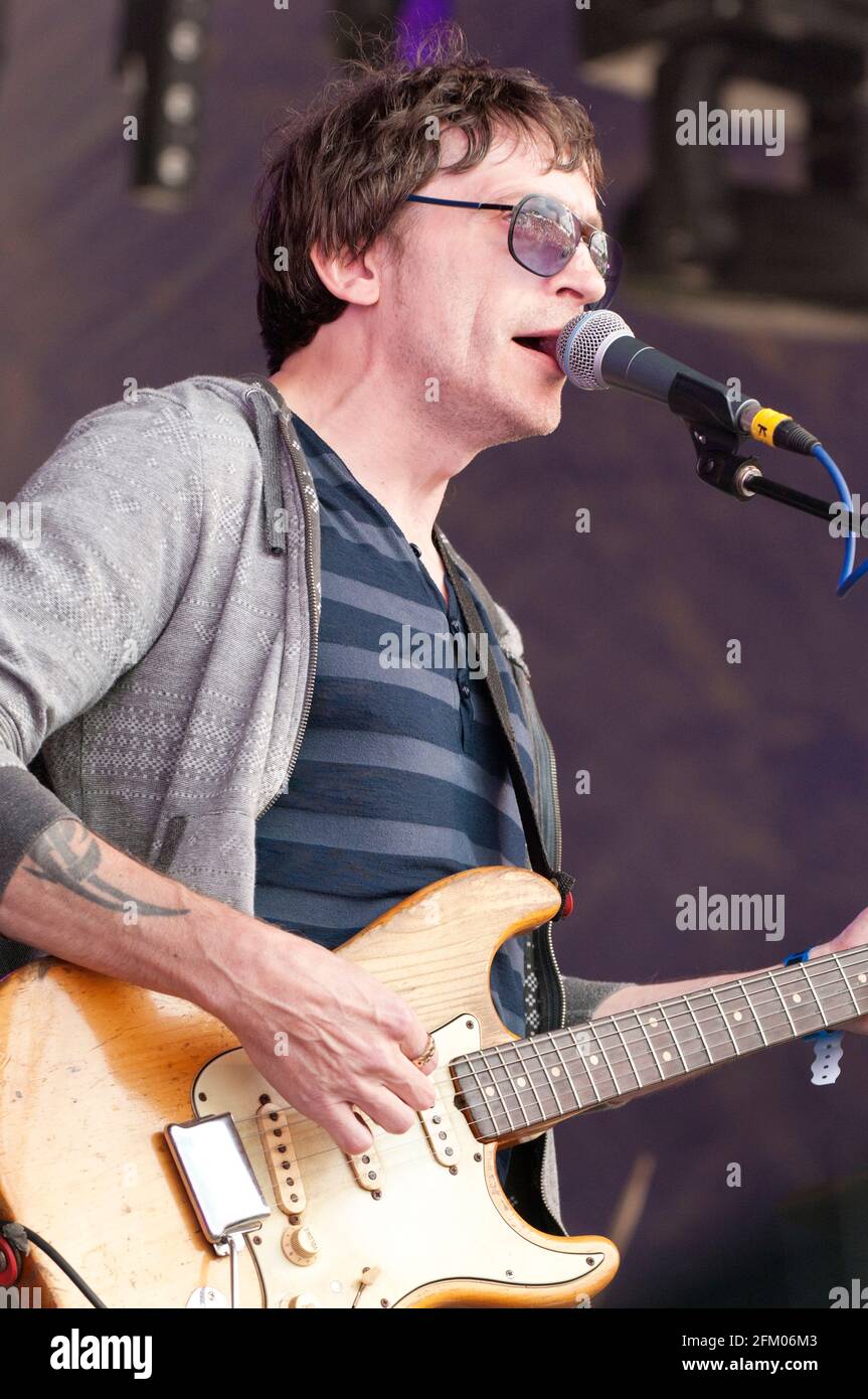 Andy Miller performing with Britpop group Dodgy at the Wychwood ...