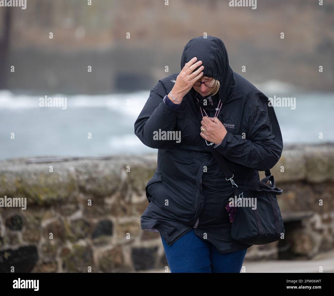 Struggling to walk hi-res stock photography and images - Alamy