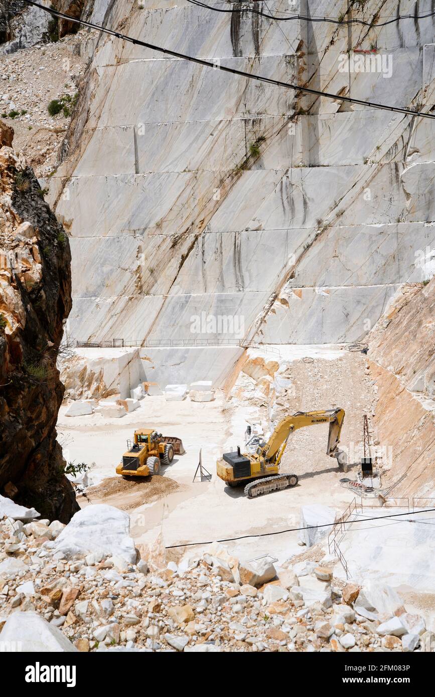 Rock loader hi-res stock photography and images - Alamy