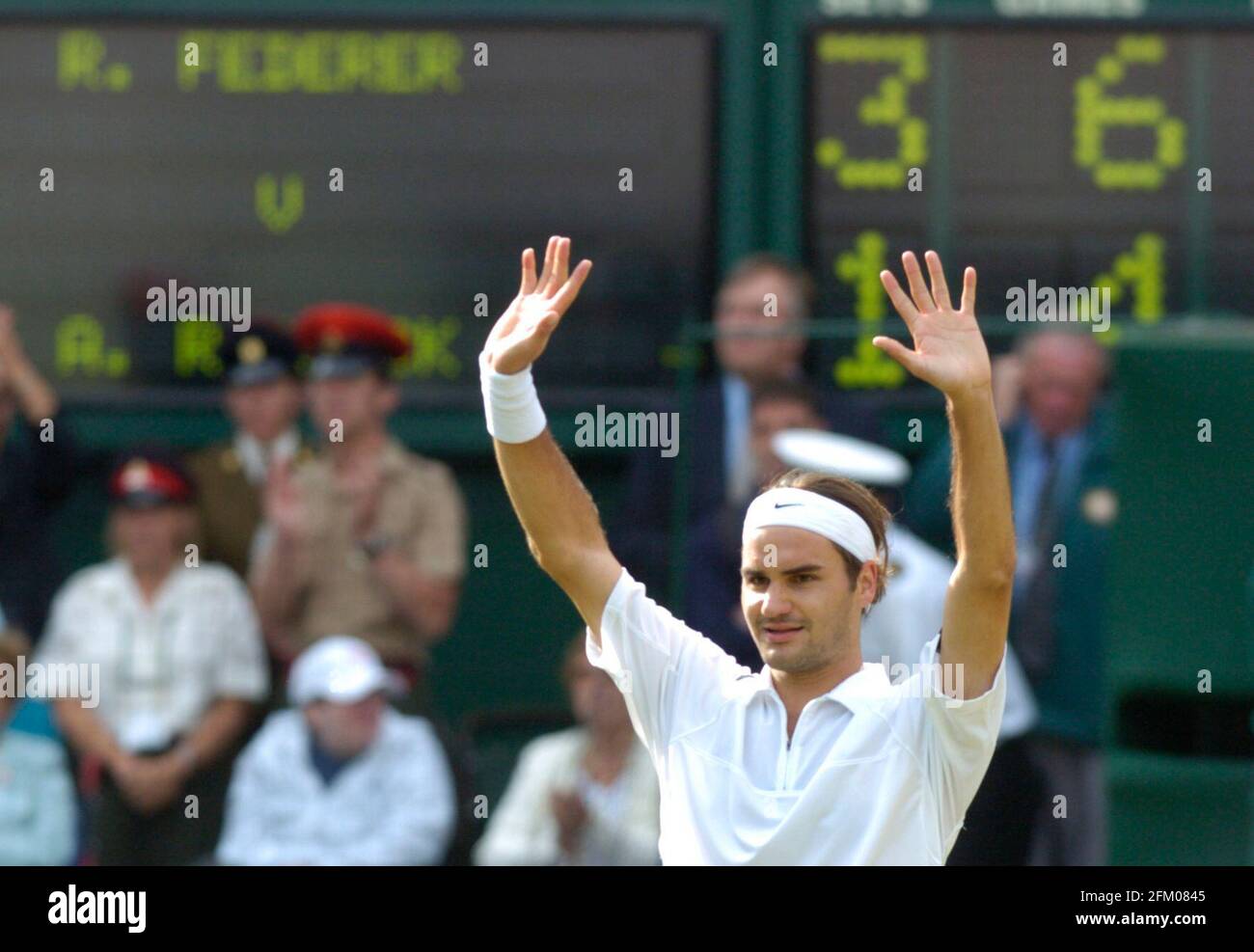 WIMBLEDON TENNIS CHAMPIOSHIPS 2004. 2/7/2004 MENS FINAL R.FEDERER V A ...