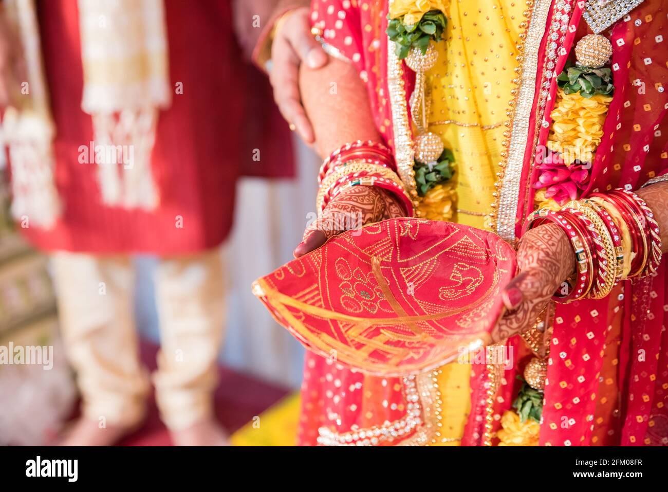 Saat phere hi-res stock photography and images - Alamy