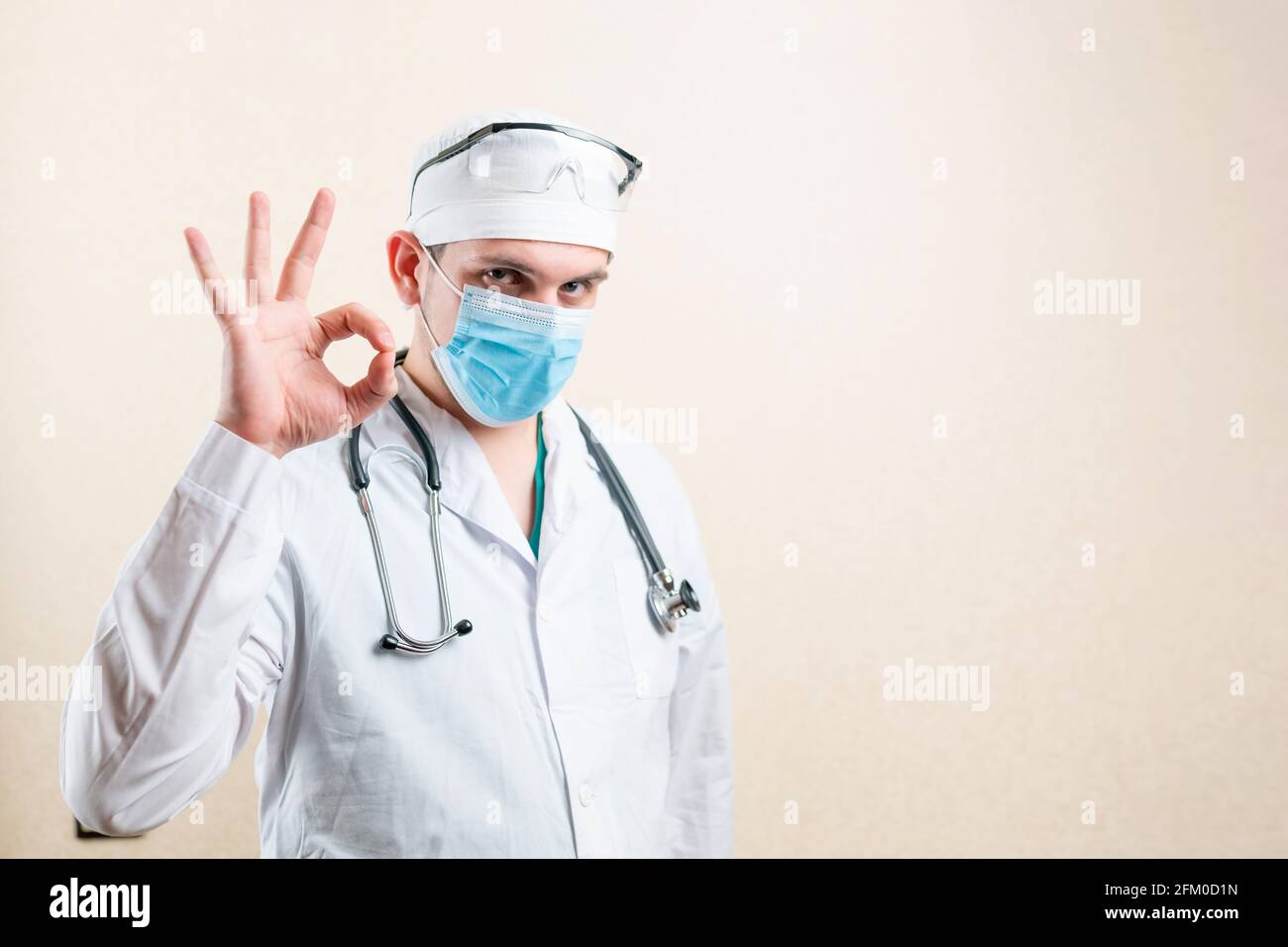 Doctor shows ok positive smiling hi-res stock photography and images ...