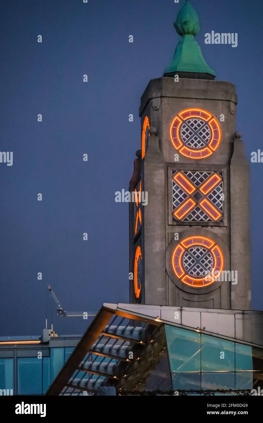 Southbank at night london oxo tower hi-res stock photography and images ...