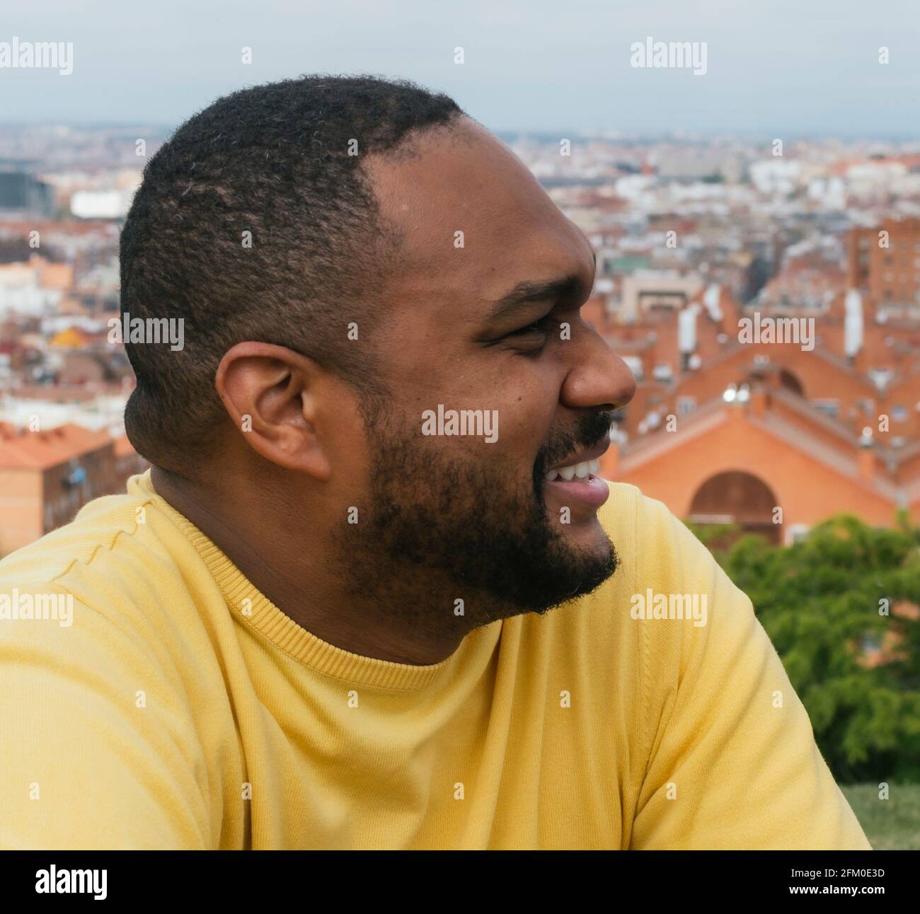 Nigerian man smiling hi-res stock photography and images - Alamy